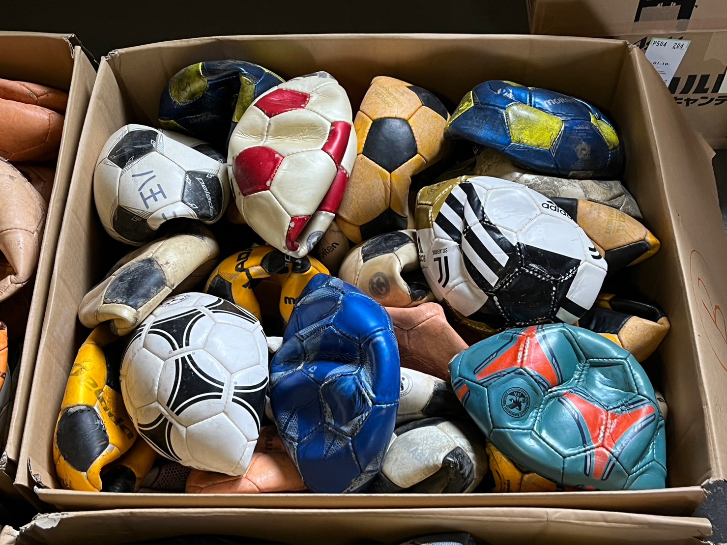 インドでサッカーチーム運営しているFC Nono 様にサッカーボールやスパイクなどを発送いたしました - NPO法人もったいないジャパン